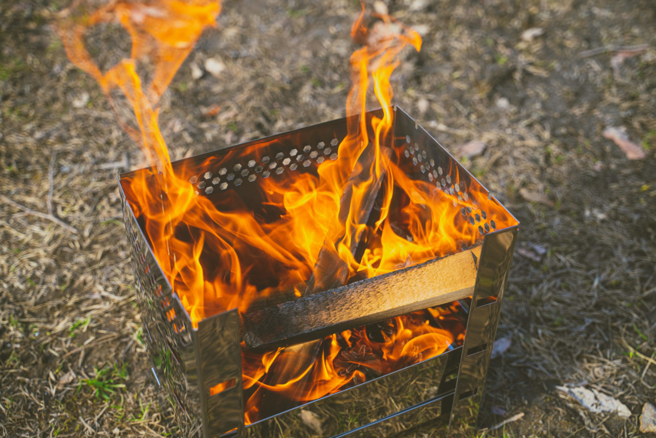 便利でおしゃれな焚き火台 YOLER フォールディングストーブM 使ってみた！ | GoTent